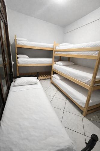 brisa do mar hostel Quarto privado ate 8 pessoas uma quadra da praia ...