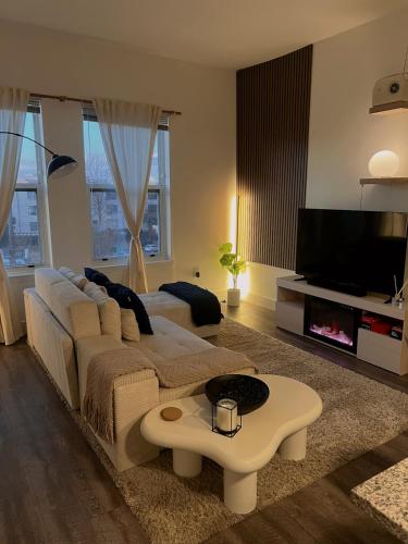 Top Floor Downtown 1BR, Stadium Views, 5 Min Walk to Stadium, Atlanta ...