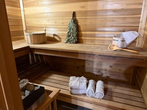 Bragg Creek Vacation Estate with hot tub, sauna, pool table, karaoke ...