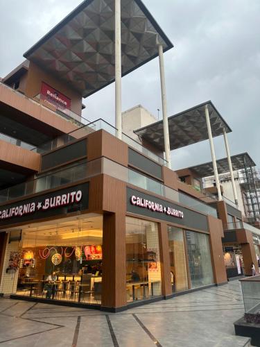 Luxury 5star Flat, Urgent Check-in Available!, Grander Noida (preços ...