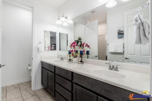 Pine Paradise Flagstaff Five Bedroom Game Room Fire Pit Prime Location ...