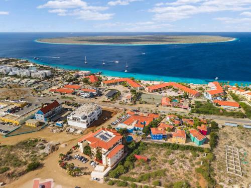 Bon Bida Di Sol with a stylish interior a mature palm garden and a ...