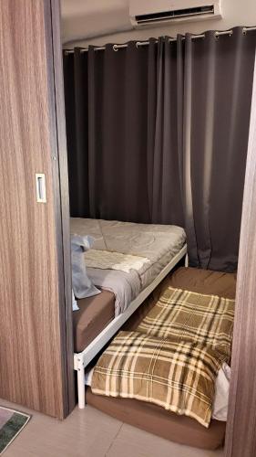 Staycation near NAIA, MOA with PS4, Netflix & Karaoke, Манила ...