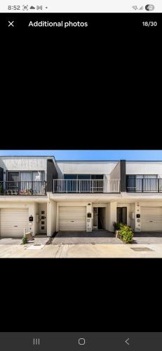 New Ensuite with queenbed and Full bathroom, Pennington (prețuri ...