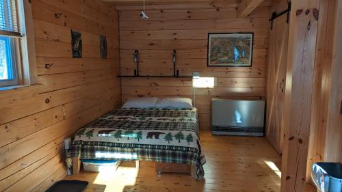 Keyser Pond Campground Cabins - White Mountains, Henniker (prezzi ...