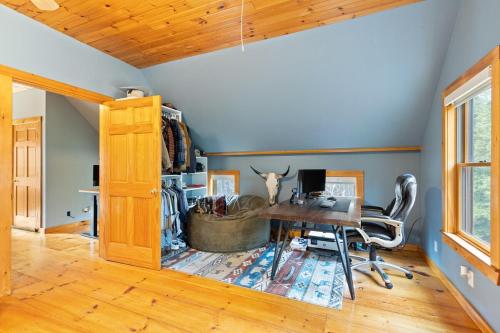 Big Red Cottage with Overflow Unit Near Sunapee and New London, New ...