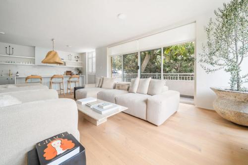 Designer Living in Darling Point with Parking, Sydney (updated prices 2026)