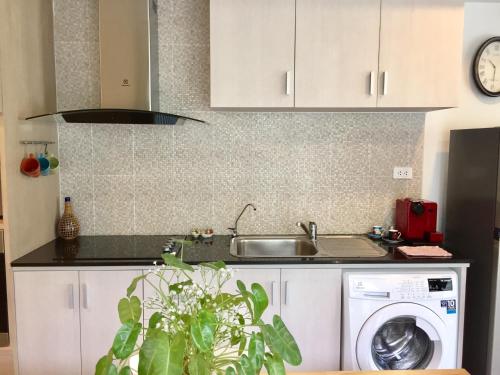 Ban Khlong Samrong的Cozy and Convenient Bangna House（2026 年最新房價）