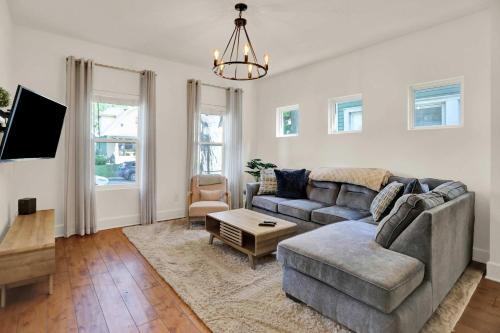 Fountain Square Gem with Rooftop Patio & Fire Pit- Family Friendly ...