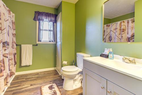 Lebanon Fishing Retreat with Fire Pit Pets Welcome!, Lebanon (prezzi ...