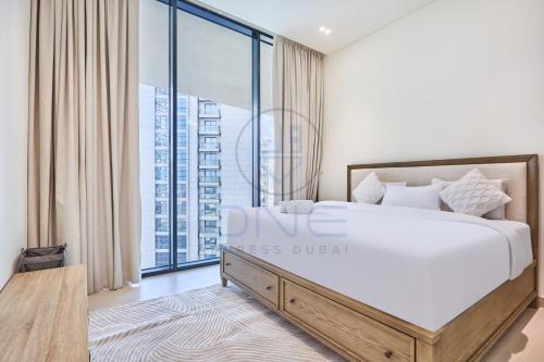 Binghatti Royale Upscale 1BR Haven with Jacuzzi, Dubai (prezzi ...