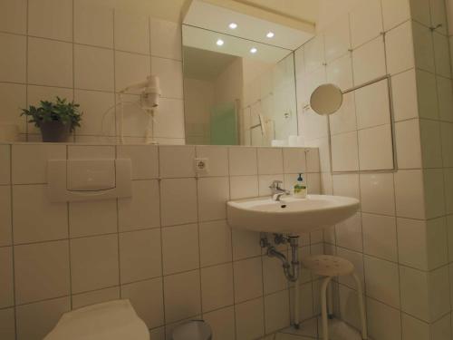 屈赫隆斯博爾恩的Residenz Unter den Linden 04 ruhig und zentral（2026 年最新房價）