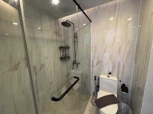 A Taste of Utopia -Modern Phuket Retreat with Jacuzzi, Ban Karon (harga ...