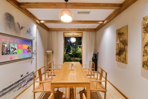 Fengyin Tianjiao Chengdu Panda Base Store, Chengdu (prețuri actualizate ...