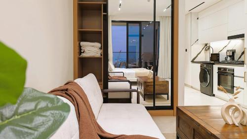 Sleek and Cozy Studio, Private Jacuzzi, Canal View, Dubai (prezzi ...