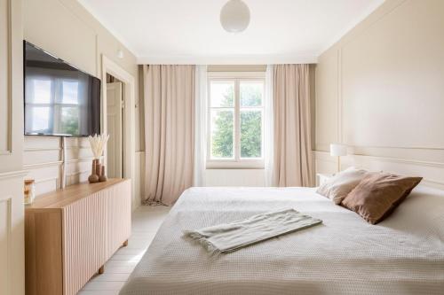 Historic apartment by the water, Solna (tarifs actualisés, 2026)