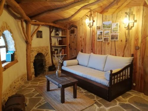 Séjour insolite en cabane de Hobbit proche Futuroscope et Poitiers ...