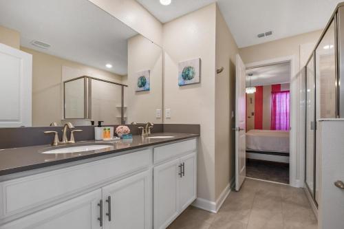 Close to Disney! Pool/Spa/Game & Movie room!, Kissimmee (tarifs ...