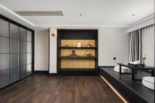 Du Fu Thatched Cottage, Huajianfu, beside Huanhua Creek, Chengdu ...