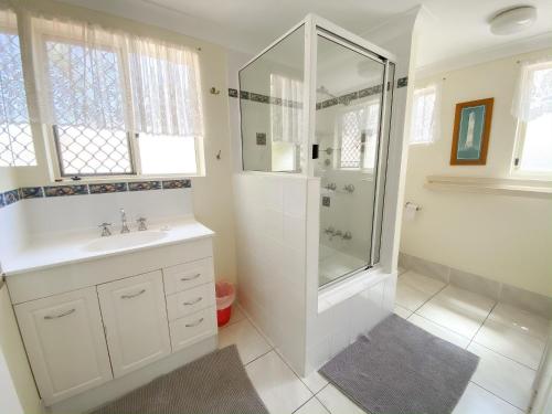 Ocean Shores Whole House, Woodgate (precios actualizados 2026)