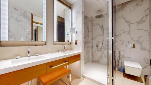 Vacationer l Elegant 2 Bed l near Burj Khalifa l Address Opera, Dubai ...