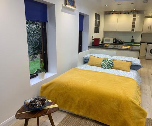 Modern studio in Ealing Broadway WiFi Kitchen, Ealing (aktualne ceny na ...