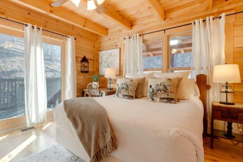 Luxe Mtn-View Cabin with Resort Perks in Jasper!, Grandview (מחירים ...