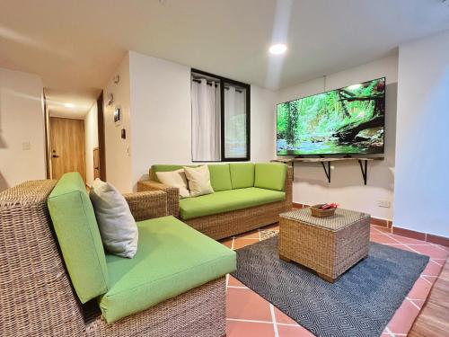 Acogedor en parque principal Guatape con Jacuzzi, Guatapé (precios ...