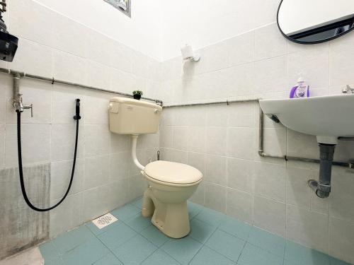 10 Pax Near Lake Garden Zoo Selly Oak Sentosa, Tajping (2026 ...