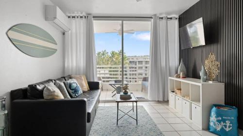 Rincon Seaside Flat- Steps to the Beach & Pool, Corcega (precios ...