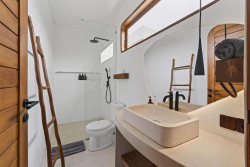 Trinity Villa Stylish 3BR Retreat in Canggu, Canggu (precios ...