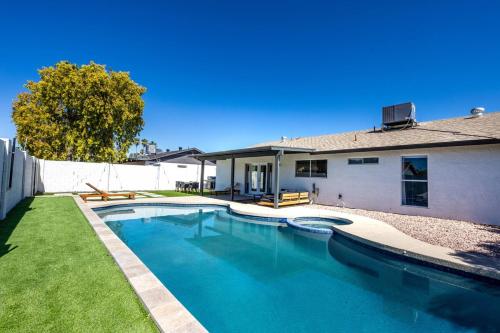 MUST SEE! Heated Jacuzzi With A Pool! NEW Remodel, Chandler (harga ...