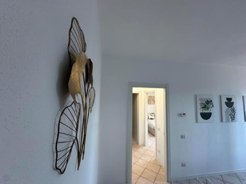 SkyJoy - 3rd floor, two bedrooms apt, strong WiFi, 8 minutes to Central ...