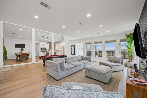 The Iron Cactus 10 acres villa near Austin w Sauna and Pool table ...