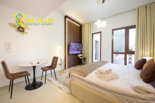 Silk Valley - Luxury Studio with Pool View - Walk to Park, Nadd ash ...
