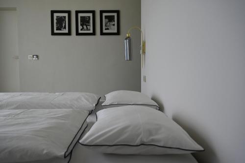 Luxury stone house with infinity pool, Podi (updated prices 2026)