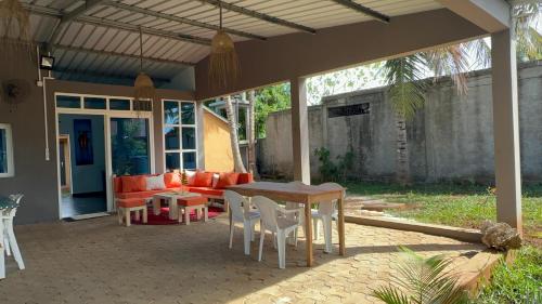 La petite maison, Diego Suaresas (atnaujintos 2026 m. kainos)