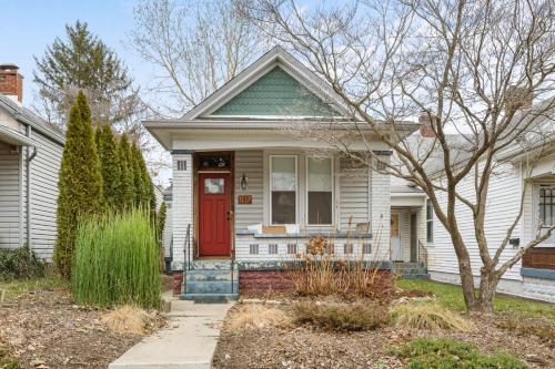 Charming City Home with Patio Fire Pit & Record Player-Family Friendly ...