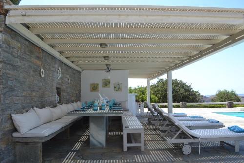 Luxury Kea Villa with Private Pool, Basketball Court & Stunning Views ...