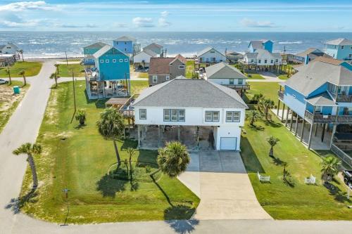 Beautiful Home Island Cabana Hot Tub Fire Pit Fence, Red Fish Cove ...