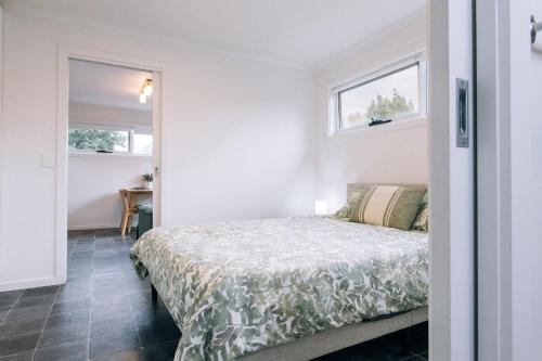 Bungalow at the Beach - footsteps to the shore, Coronet Bay (opdaterede ...