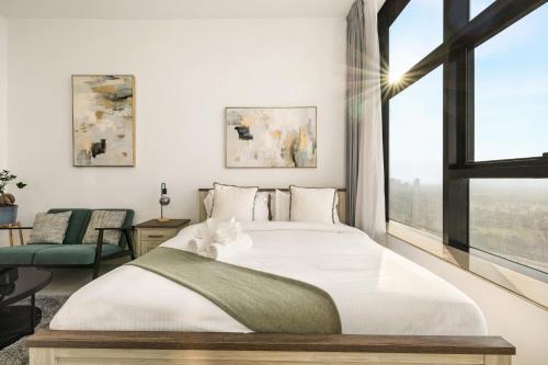 Relaxing Studio with Balcony & Pool at The Square Tower, Dubai (prezzi ...