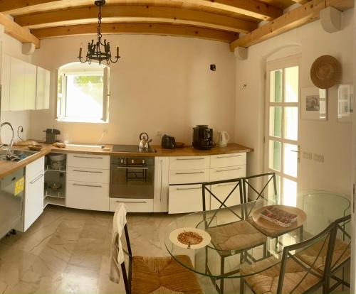 Ferienhaus mit Pool und Meerzugang, Razvala (preços atualizados de 2026)