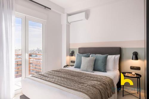 Family Haven with Acropolis View & Sunset Terrace!, Atena (prețuri ...