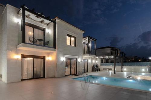 Villa Shlomo-Pool-Near the beach-Kids playground, Kambiá (tarifs ...