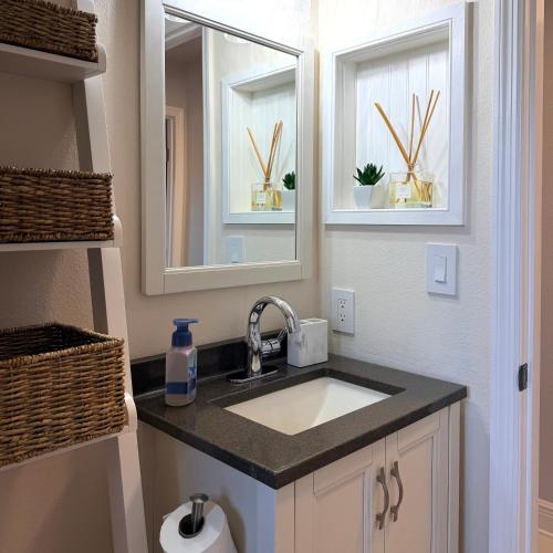 Beautiful Modern House with Private Saltwater pool（ベニス）：（最新料金：2026年）