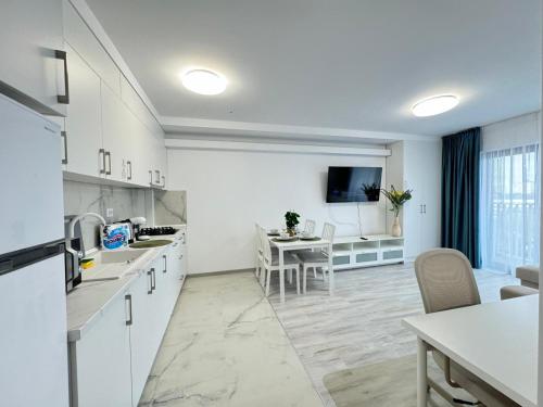 Stylish Ava Towers Apartments by Glam with Parking, Suceava (preços ...
