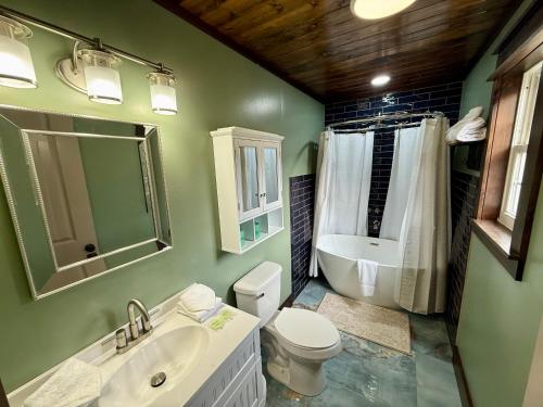 Lazy Bear Meadow | Dog-Friendly Cabin with Fenced Yard, Hot Tub ...