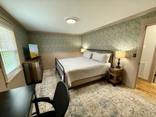 Lazy Bear Meadow | Dog-Friendly Cabin with Fenced Yard, Hot Tub ...