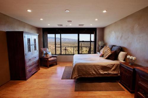 Magical, Private, High-End, Mountain-Top Estate, Tucson (precios ...